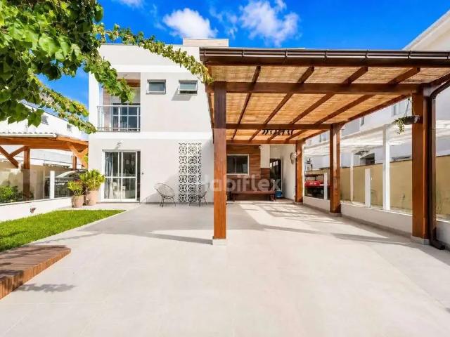 Casa / Sobrado para Venda em Florianópolis/SC Campeche 3 Quartos