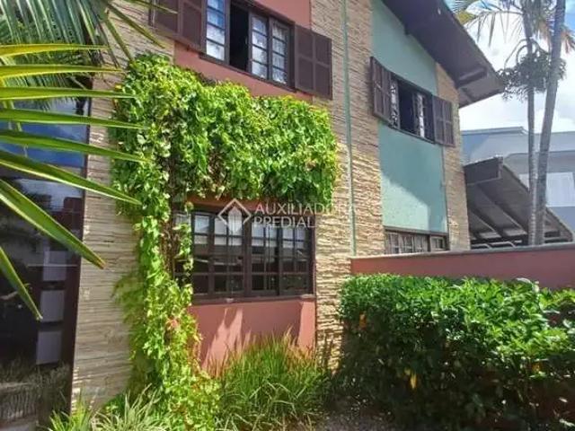 Casa / Sobrado para Venda em Florianópolis/SC Campeche 3 Quartos