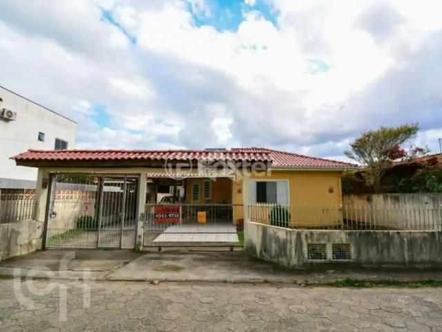 Casa / Sobrado para Venda em Florianópolis/SC Campeche 3 Quartos