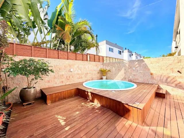 Casa / Sobrado para Venda em Florianópolis/SC Campeche 3 Quartos