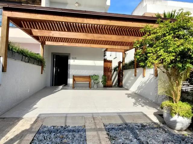 Casa / Sobrado para Venda em Florianópolis/SC Campeche 3 Quartos