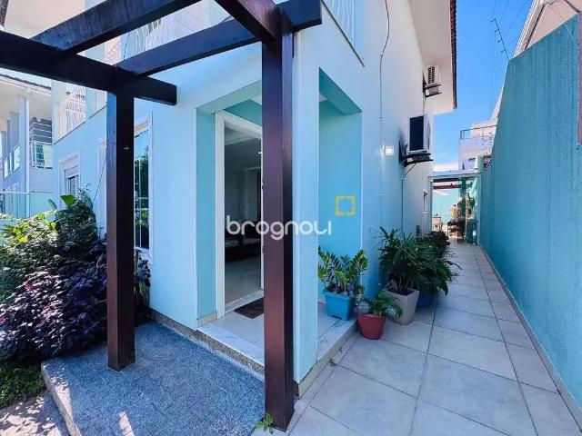 Casa / Sobrado para Venda em Florianópolis/SC Campeche 4 Quartos
