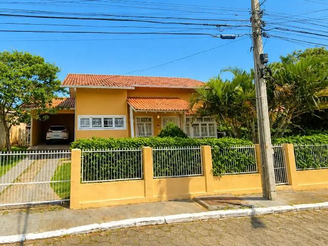 Casa / Sobrado para Venda em Florianópolis/SC Campeche 3 Quartos