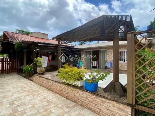 Casa / Sobrado para Venda em Florianópolis/SC Campeche 4 Quartos