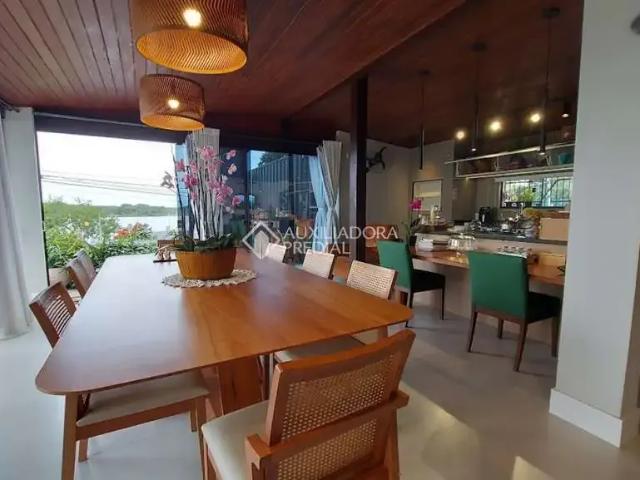 Casa / Sobrado para Venda em Florianópolis/SC Campeche 4 Quartos
