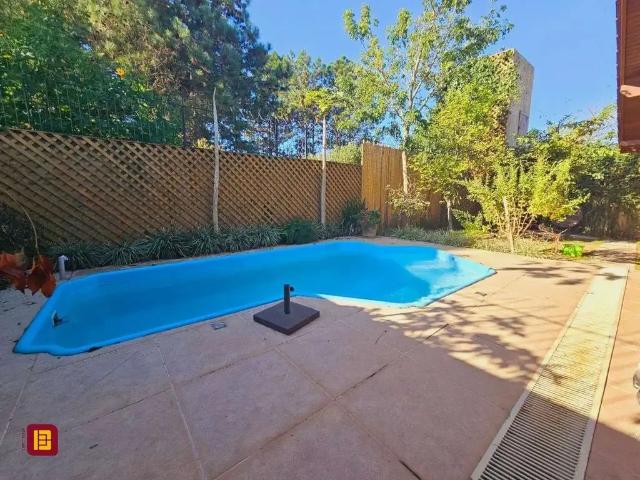 Casa / Sobrado para Venda em Florianópolis/SC Campeche 4 Quartos