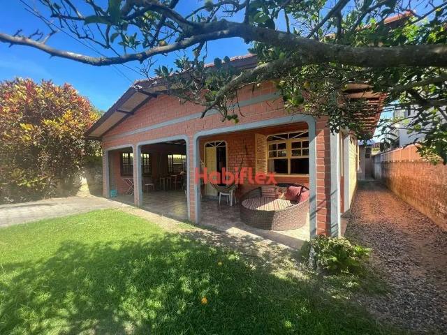 Casa / Sobrado para Venda em Florianópolis/SC Campeche 4 Quartos