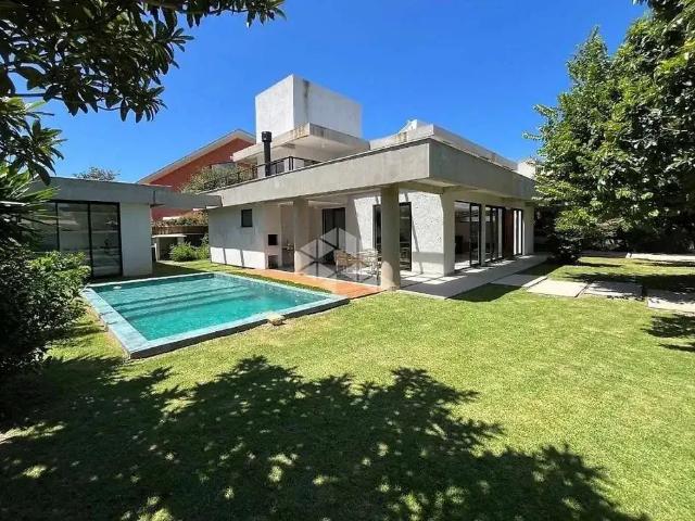 Casa / Sobrado para Venda em Florianópolis/SC Campeche 5 Quartos