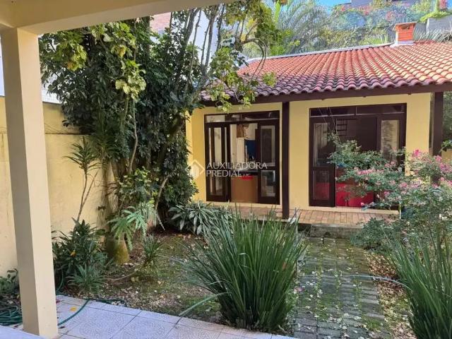 Casa / Sobrado para Venda em Florianópolis/SC Campeche 5 Quartos