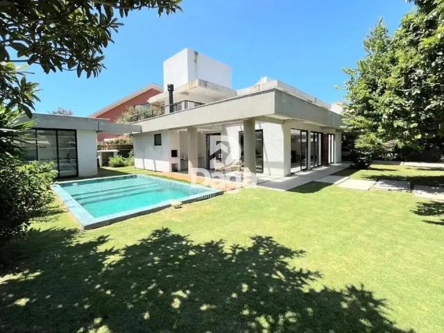 Casa / Sobrado para Venda em Florianópolis/SC Campeche 6 Quartos