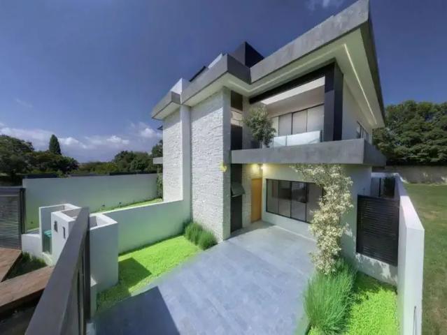 Casa / Sobrado para Venda em Florianópolis/SC Canasvieiras 3 Quartos