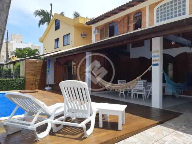 Casa / Sobrado para Venda em Florianópolis/SC Canasvieiras 4 Quartos