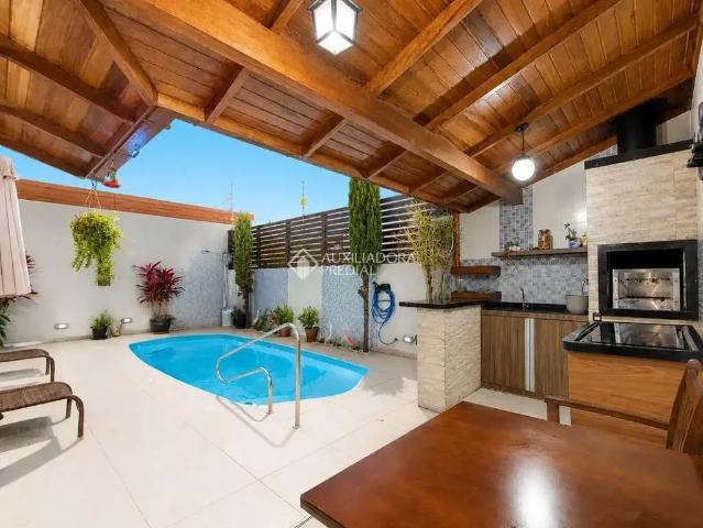 Casa / Sobrado para Venda em Florianópolis/SC Capoeiras 5 Quartos
