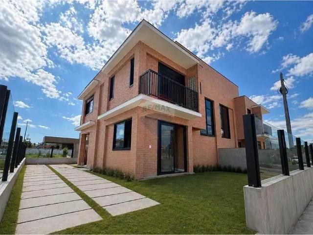 Casa / Sobrado para Venda em Florianópolis/SC Carianos 3 Quartos