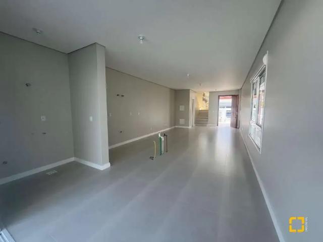 Casa / Sobrado para Venda em Florianópolis/SC Carianos 2 Quartos