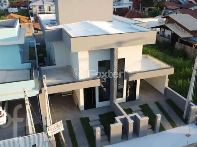 Casa / Sobrado para Venda em Florianópolis/SC Carianos 2 Quartos
