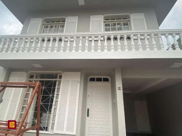 Casa / Sobrado para Venda em Florianópolis/SC Centro 3 Quartos