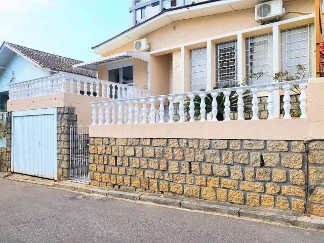 Casa / Sobrado para Venda em Florianópolis/SC Centro 3 Quartos