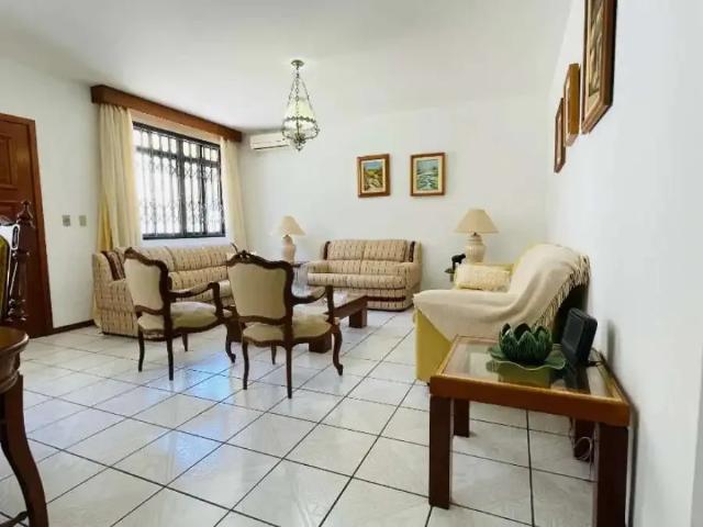 Casa / Sobrado para Venda em Florianópolis/SC Centro 5 Quartos
