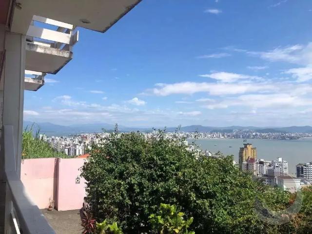 Casa / Sobrado para Venda em Florianópolis/SC Centro 6 Quartos