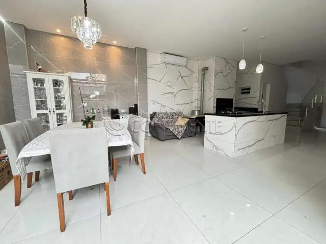 Casa / Sobrado para Venda em Florianópolis/SC Abraão 4 Quartos