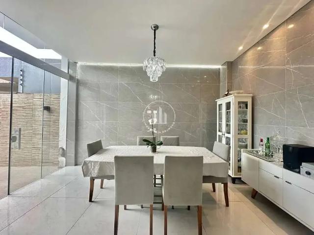 Casa / Sobrado para Venda em Florianópolis/SC Abraão 4 Quartos
