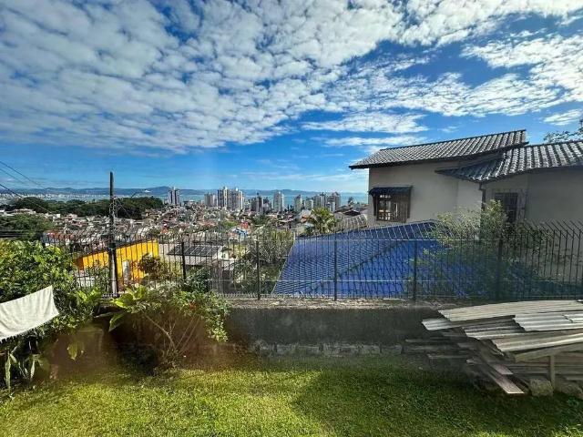 Casa / Sobrado para Venda em Florianópolis/SC Agronômica 2 Quartos