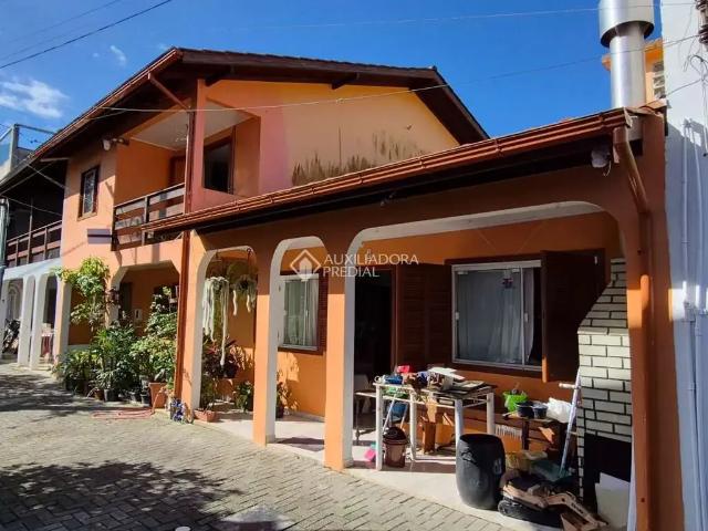 Casa / Sobrado para Venda em Florianópolis/SC Armação do Pântano do Sul 6 Quartos