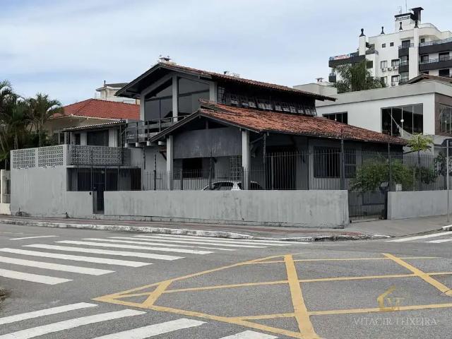 Casa / Sobrado para Venda em Florianópolis/SC Balneário 4 Quartos