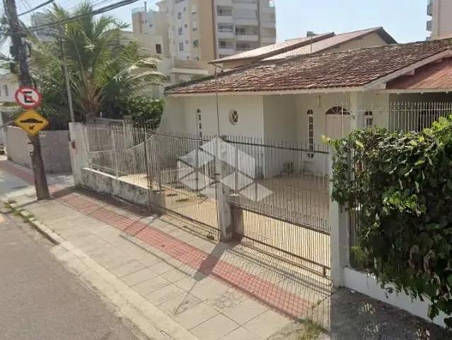 Casa / Sobrado para Venda em Florianópolis/SC Balneário 4 Quartos