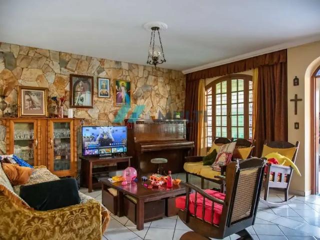 Casa / Sobrado para Venda em Florianópolis/SC Balneário 6 Quartos