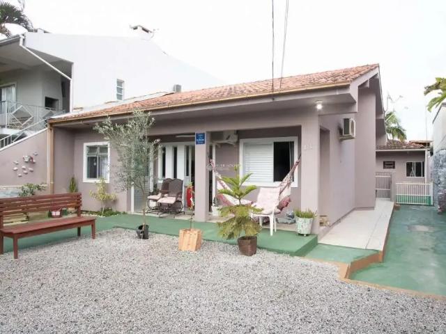 Casa / Sobrado para Venda em Florianópolis/SC Barra da Lagoa 3 Quartos