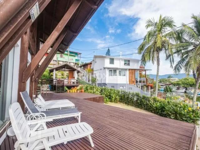 Casa / Sobrado para Venda em Florianópolis/SC Barra da Lagoa 6 Quartos