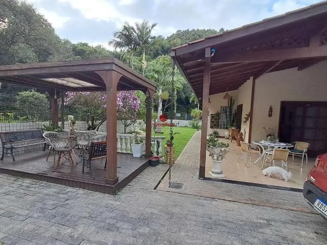 Casa / Sobrado para Venda em Florianópolis/SC Daniela 5 Quartos