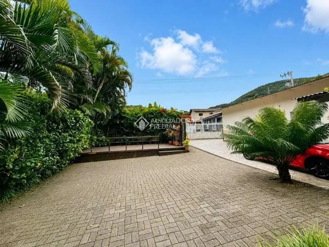 Casa / Sobrado para Venda em Florianópolis/SC Itacorubi 3 Quartos