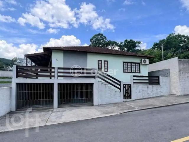Casa / Sobrado para Venda em Florianópolis/SC Itacorubi 3 Quartos