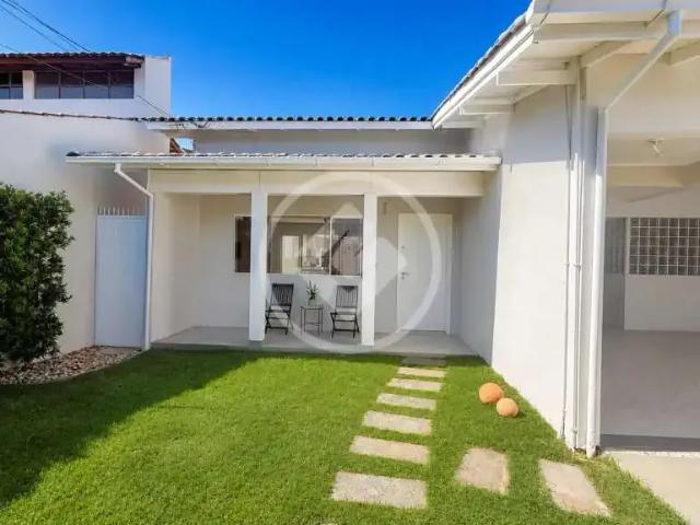 Casa / Sobrado para Venda em Florianópolis/SC Itacorubi 3 Quartos