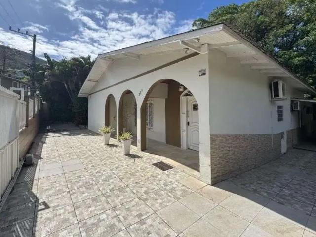 Casa / Sobrado para Venda em Florianópolis/SC Itacorubi 3 Quartos