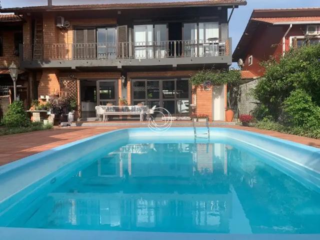 Casa / Sobrado para Venda em Florianópolis/SC Itacorubi 4 Quartos