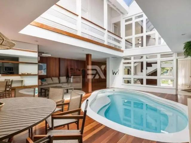 Casa / Sobrado para Venda em Florianópolis/SC Jurerê Internacional 5 Quartos