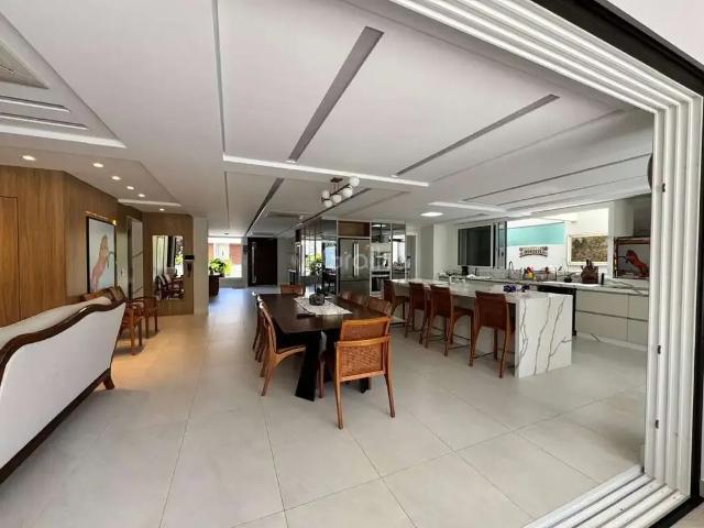 Casa / Sobrado para Venda em Florianópolis/SC Jurerê 4 Quartos