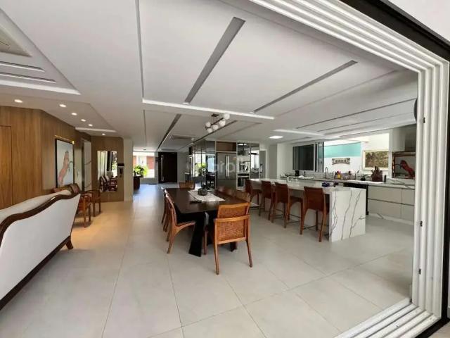 Casa / Sobrado para Venda em Florianópolis/SC Jurerê 4 Quartos