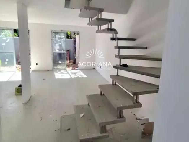 Casa / Sobrado para Venda em Florianópolis/SC Morro das Pedras 3 Quartos