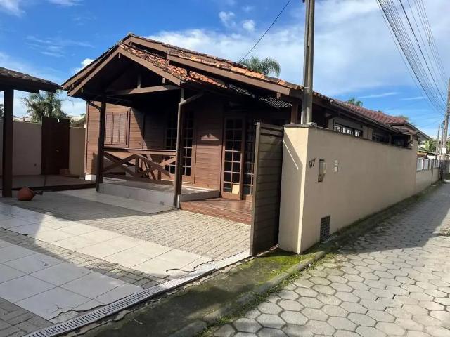 Casa / Sobrado para Venda em Florianópolis/SC Morro das Pedras 3 Quartos