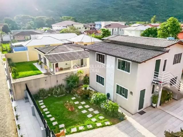 Casa / Sobrado para Venda em Florianópolis/SC São João do Rio Vermelho 3 Quartos