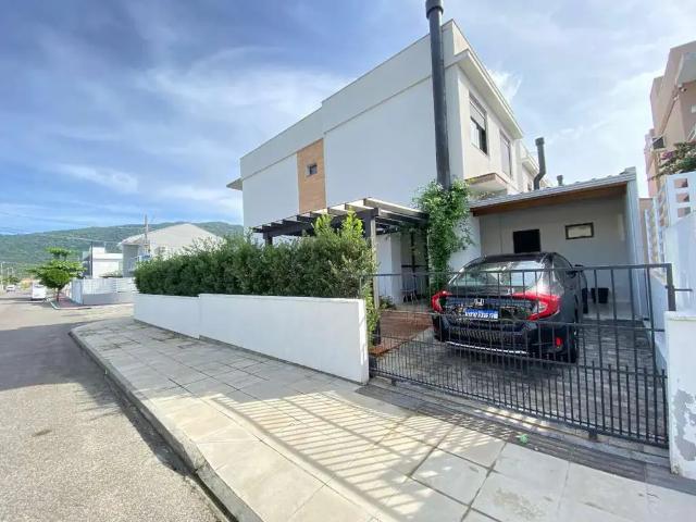 Casa / Sobrado para Venda em Florianópolis/SC São João do Rio Vermelho 3 Quartos
