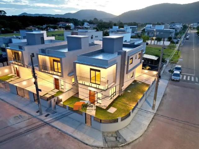 Casa / Sobrado para Venda em Florianópolis/SC São João do Rio Vermelho 4 Quartos