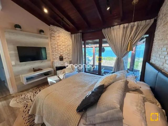 Casa / Sobrado para Venda em Florianópolis/SC Sambaqui 3 Quartos