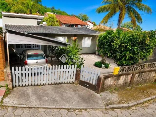 Casa / Sobrado para Venda em Florianópolis/SC Sambaqui 3 Quartos