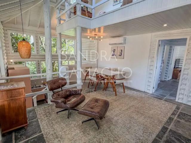 Casa / Sobrado para Venda em Florianópolis/SC Sambaqui 4 Quartos